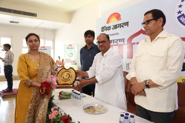Danik Jagram Pratibha Samman Samaroh - Jaipuria School